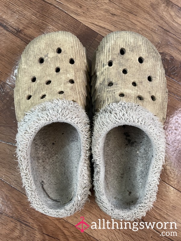 Very Well Worn Filthy Foam Clogs Size UK 6 Feet