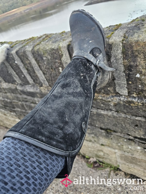 Wellworn And Never Washed Pair Of Walking Boots let Th