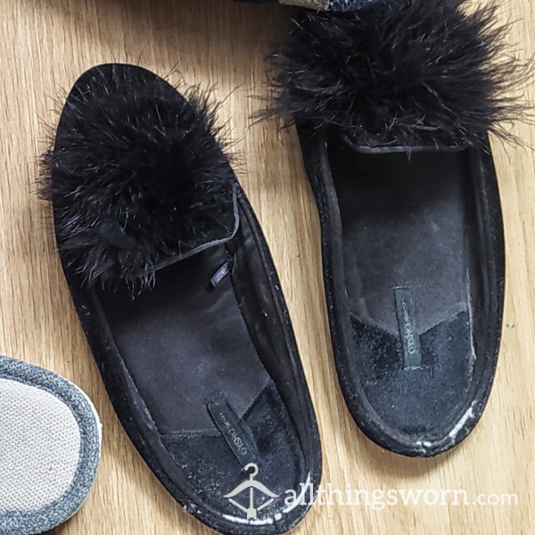 Wellworn Black Velvet Slippers With Fuzzy Ostrich Feat